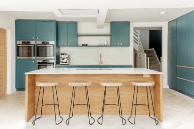 China Green MDF Lacquer Open Kitchen Cabinet with Island - 18mm Plywood/Particle Board, Custom Hotel Design for sale