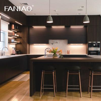 China Custom Design Kitchen Cabinet Quartz Top Solid Wood Kitchen Cabinet for sale