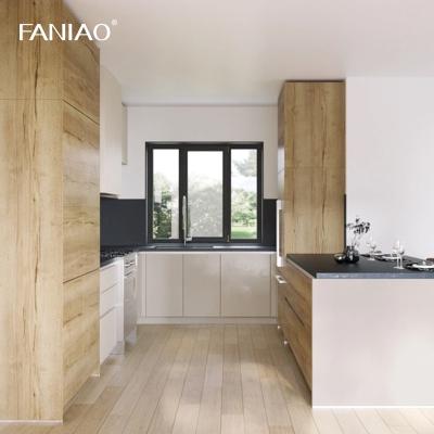 China Modular Melamine Kitchen Cabinets 18mm Plywood Customizable Pantry Storage Modern Wood Finish for sale