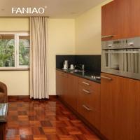 China Custom Hotel Room Modern Lacquer Kitchenette Cabinet Set with 18mm Materials and Integrated Sink for sale