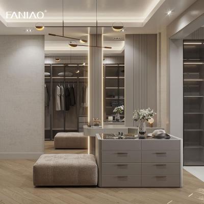 China Luxury Modern Walk In Closet Wardrobe with Full Length Mirror 18mm Plywood Customizable for sale