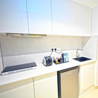 China Custom Melamine Modular Kitchen Cabinet Set with Stainless Steel Sink for Hotel Furniture for sale