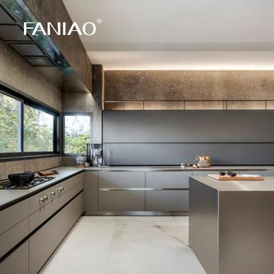 China Custom Stainless Steel Kitchen Cabinets 18mm Plywood Modern Design for Hotel Villa for sale