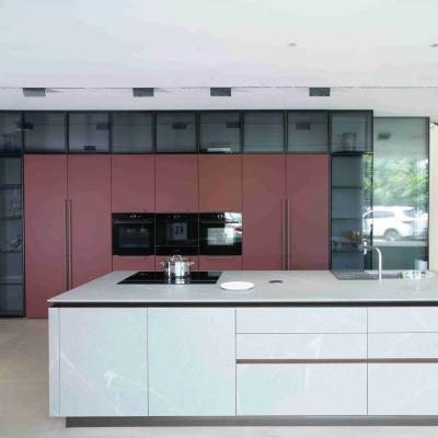 China Custom Solid Wood Kitchen Cabinets Luxury Living Room Furniture for Villa Projects 18mm Plywood for sale