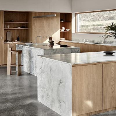 China Minimalist Glass Lacquer MDF Kitchen Cabinets with Soft Close Drawer Slides 18mm for Indoor Use for sale