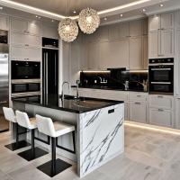 China Modern Custom Kitchen Cabinet with Stainless Steel Stove Integration 18mm Particle Board Carcass for sale