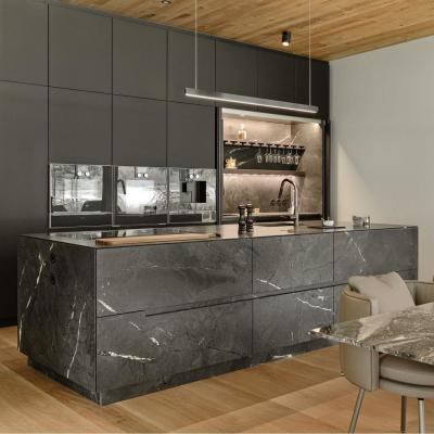 China Custom Solid Wood Wall Cabinets Modern Kitchen Furniture with Soft Close Drawers 18mm Plywood for sale