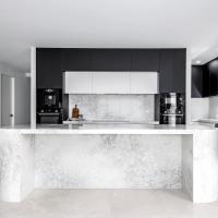 China Modern Wood Veneer MDF Kitchen Cabinets Luxury White Custom Design 18mm for Australia for sale
