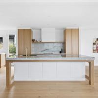 China Luxury Smart Kitchen Cabinet 18mm MDF Modular Design for Large Residential Projects for sale