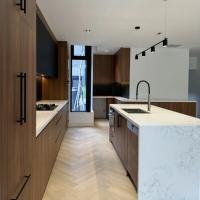 China Luxury Solid Wood Kitchen Cabinet with Sintered Stone Countertop 18mm Island for Builder Projects for sale