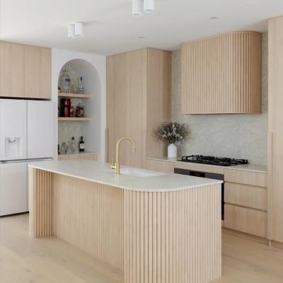 China Luxury Solid Wood Kitchen Cabinets with 0 Silica Quartz Stone Surface 20mm for Builder Projects for sale