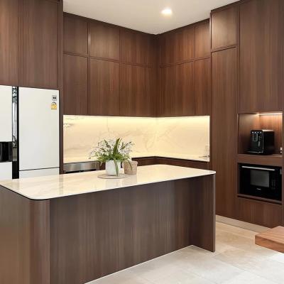 China Automatic Wood Grain Kitchen Cabinets 18mm Smart Luxury Design for Villa Projects for sale
