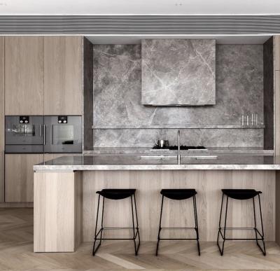 China Custom White Melamine Kitchen Cabinets 18mm Full Wood Modern Luxury Set for Villa for sale
