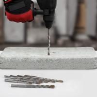 China High Strength SDS Drill Bit with Self Centering Carbide Tip and Debris Cleaning Design for Masonry and Concrete Drilling for sale