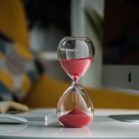 China Hand Blown Hourglass , Colored Sand Hourglass Timer 5 Minute for sale