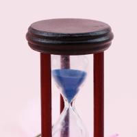 China Customized Wooden Hourglass 2 Minute Vintage Sand Clock Hourglass for sale
