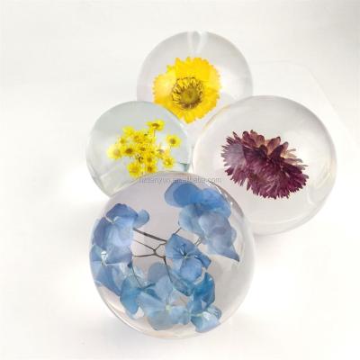 China Made In China Resin Acrylic Paperweight Souvenir Gifts for sale