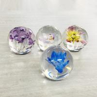 China Popular Flower Paperweight Ball Personalized Crystal Paperweight for sale