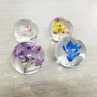 China Popular Flower Paperweight Ball Personalized Crystal Paperweight for sale