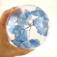 China Crafts Wholesale Home Decoration Paper Weight Clear Acrylic Ball Resin Paperweight Hydrangea Flower Inside Acrylic Resin Balls for sale