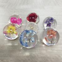 China Crystal Wedding Flower Paperweight Ball Custom For Home Furnishings for sale