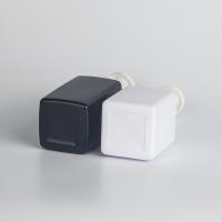 China 500ML Cosmetic Foam Bottle , Eco Friendly Luxury Plastic Foam Dispenser Bottle for sale