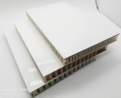 China Glossy White Fiberglass PP Honeycomb Sandwich Panels 20mm for Dry Freight Truck Van Caravan for sale