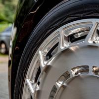China Custom 5X112 5X114.3 5X120 6X139.7 Alloy Rims 18 20 22 23 24 26 Inch Forged Wheels for Ford Land Rover Chevrolet Cadillac for sale