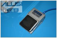 China Semi-Automatic Stainless Steel Horizontal Pneumatic Liquid Filling Machine 100-5000ml for sale
