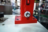 China Manual Oral Liquid Glass Bottle Capping Machine Table Top Aluminum Sealing Crimper 20-30mm for sale