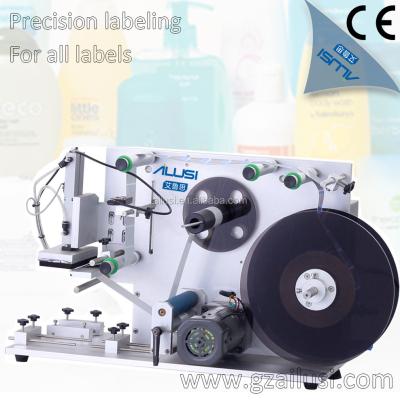 China Semi Automatic Round and Flat Bottle Labeling Machine 220V 50Hz 0-40 Bot/Min for Cosmetics for sale