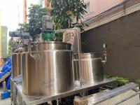 China SUS304 Cosmetic Vacuum Emulsifying Machine Cream Oil Mixing Machine for sale