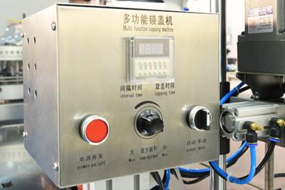 China Automatic Glass Jar Capping Machine Twist Off Screw Lid Capper 2000-3500 BPH for sale