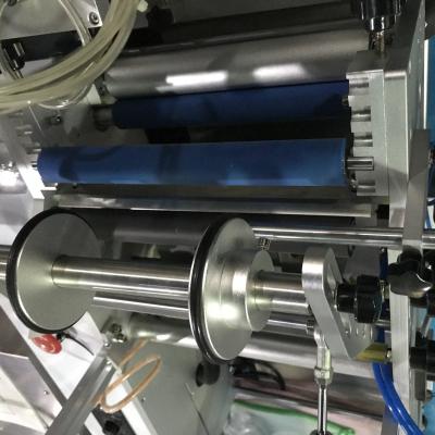 China Semi Automatic Round Bottle Labeling Machine 1200-2400 BPH 100W for sale