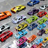 China Clear Small Lock Acrylic Showcase Box Wall Mount Hanging Car Model Bakery for sale