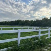China Eco Friendly Vinyl Horse Rail Fence Easy To Install Long Lasting Vinyl Equestrian Fencing for sale