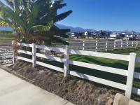 China 4 Rails Durable PVC Horse Fence 1.5m Height Vinyl Farm Fence for sale