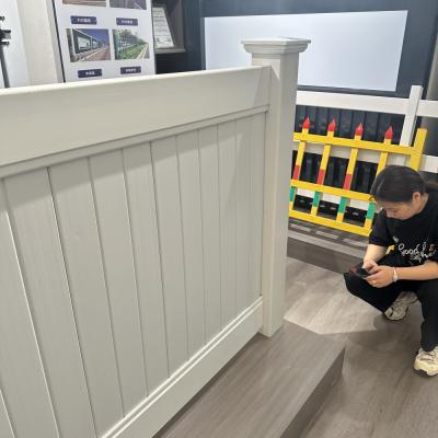 China Installation Friendly White Plastic Privacy Fence Durable Column 2590mm for sale