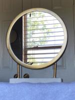China Round Pocket Magnifying Makeup Mirror For Vanity Table Custom for sale