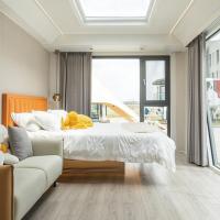 China Luxury Bedroom Living Room Modern Prefab Smart Tiny Space Capsule Mobile Modular Container Capsule House Hotel for sale