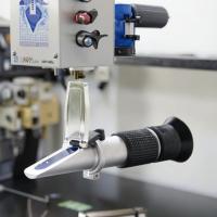 China High Accuracy Saccharimeter Refractometer Brix Meter Sugar Meter Sugar Solutions Mass Fraction Measuring Machine Brix Te for sale
