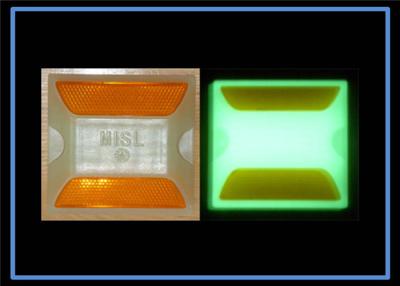 China Glow in the Dark Plastic Road Stud 160kN Load Luminescent High Visibility Safety Reflector for sale