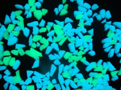 China Man Made Luminescent Gravel 1-5mm Blue Green Glow Stones for Landscape Decoration for sale