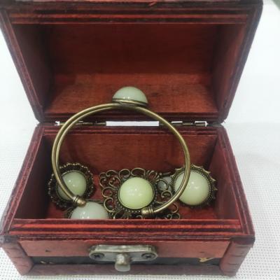 China Glow in the Dark Resin Jewelry Set 400 Pieces 1 KG Fashion Pattern Decorative Pebbles for sale