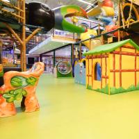 China Cleanliness Hygiene Adult Indoor Soft Play customization For Energy Burn for sale