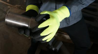 China Winter EN511 Anti Cold 7 Gauge Black Latex Gloves for sale