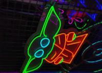 China Aliens neon sign drop shipping eye-Catching Led neon sign  neon lighting for sale