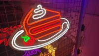 China AC240V Acrylic Custom Neon Signs 8×12mm Cuttable Triangle Cake Square Backboard for sale