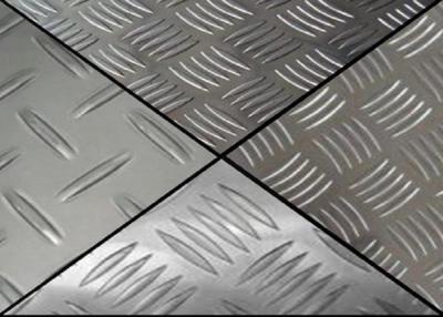 China Military Grade 3003 Aluminum Chequered Plate 5 Bars Tread Plate 4x8 Anti Skid for sale