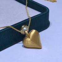 China 18K Gold Heart Pendant Necklace Minimalist Love Pattern Charm 0.33g 14.8mm for sale